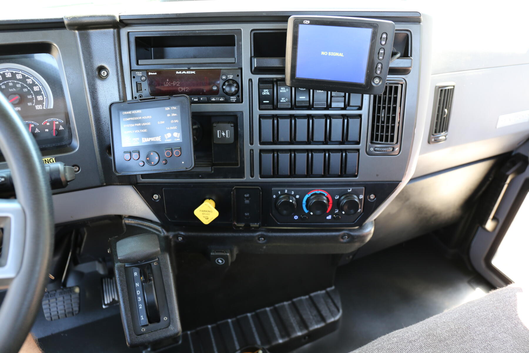 2023 Mack MD6 Service Truck, Under CDL, Cummins Diesel, 87k Miles, 3k ...